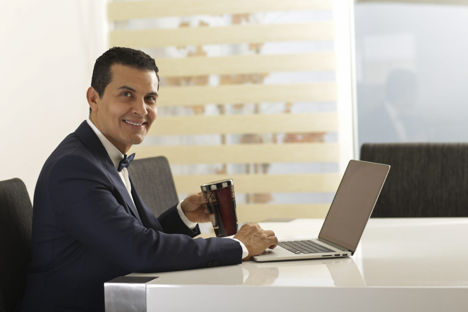 How to Become a Bank Manager in 2025: 5 Steps to Success