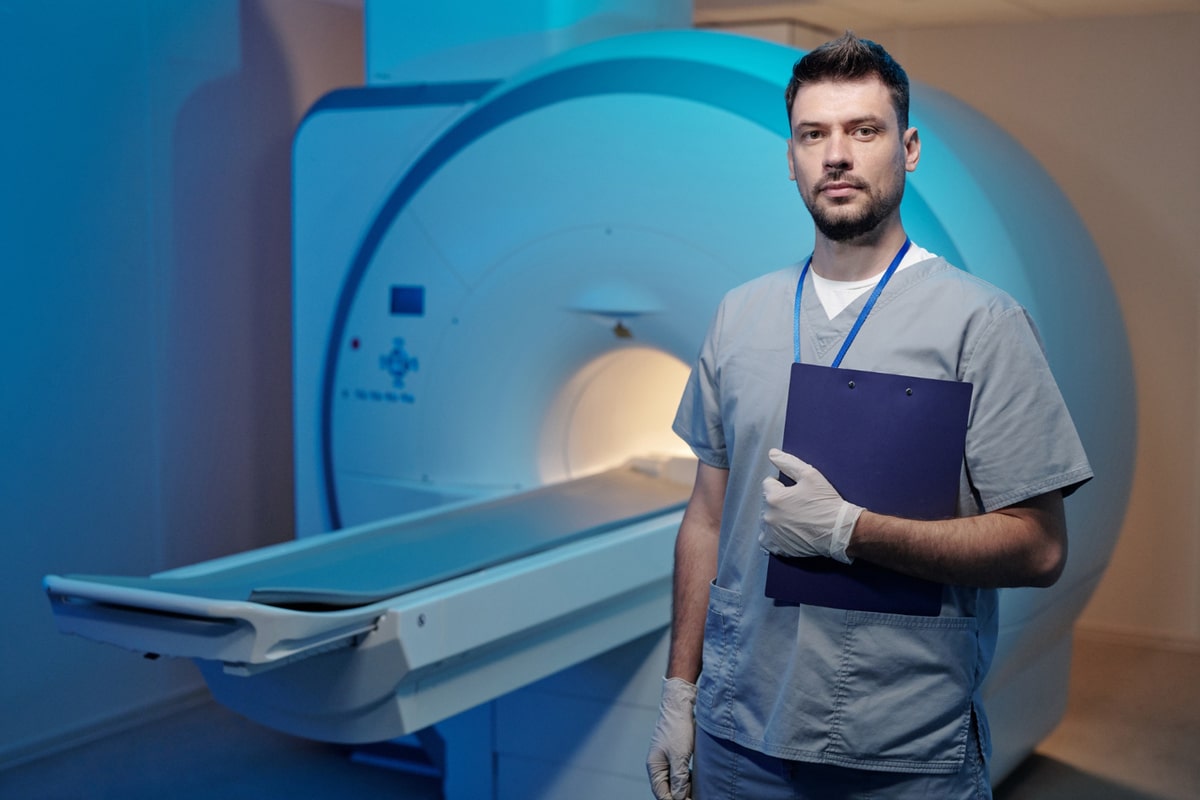 How to Become a Radiologist: Best Tips Guide in 2025