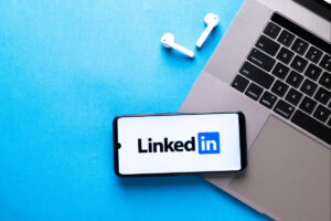 How to Add LinkedIn Link in Resume: Truly Hired Faster 2025